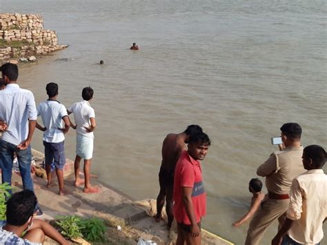 Police Recovered The Dead Body With The Help Of Divers There Was Chaos