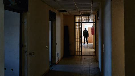 妊婦の絶叫、性器に電流、尿が消毒薬代わりロシア軍捕虜となったウクライナ兵の「地獄の3週間」 クーリエ・ジャポン