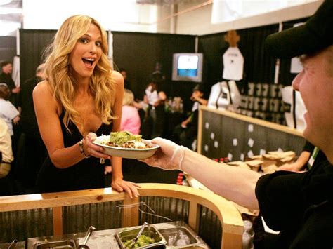 Chipotle Customer Slams Worker In Face With Burrito Bowl Video