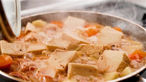 【鶏もも肉と高野豆腐の煮物】フライパンで簡単！ふっくらジューシーでやさしい味わい Sooq ソークチキン