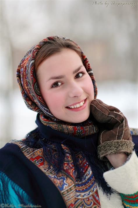 Девушки в платках 48 фото