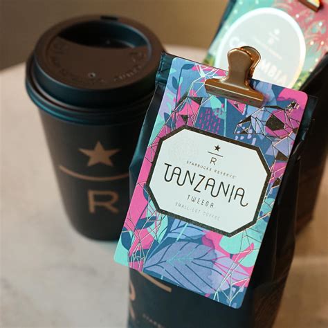 Starbucks Korea 트위가는 스와힐리어로 기린을 의미합니다 ㅁ 스탬프 카드 속 기린 두 마리 찾으셨나요