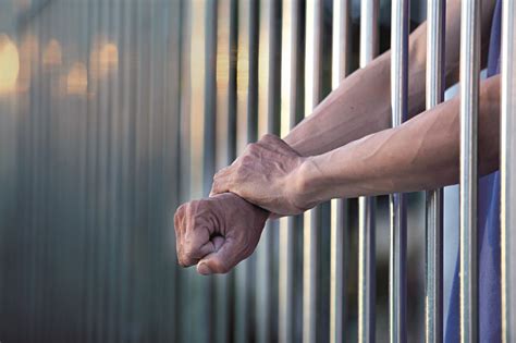 Mulher presa pelo homicídio de jovem no Algarve foi encontrada morta na cadeia Portugal SÁBADO