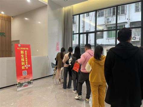 继续教育学院扎实开展高等学历继续教育2024级新生报到工作 右江民族医学院门户网站