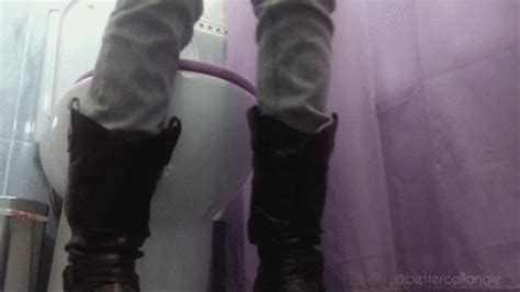 I Missed It I Am Desperate To Pee I Can`t Manage To Sit On The Toilet