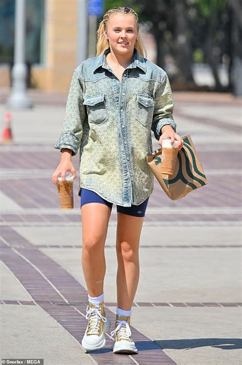Jojo Siwa Gets Coffee Before Supporting Girl Group Xomg Pop At America