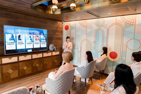 4 Ways To Help Maintain Effective Networking Lady Networking