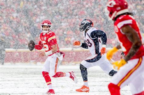 Sports Dolphins Vs Chiefs Wild Card Player Props Picks Patrick