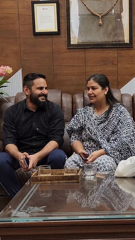 घर के बड़े डांटते हैं क्योंकि तुम्हारा गिरना उन्हें मंज़ूर नहीं भले ही उन्हें तुम्हारी नाराज़गी