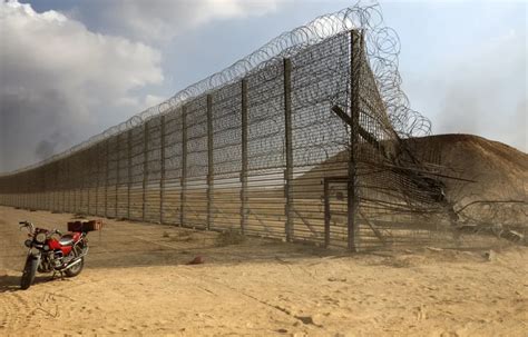 דיווח החטופים הגיעו לצלב האדום ועושים דרכם לישראל ערוץ 2000