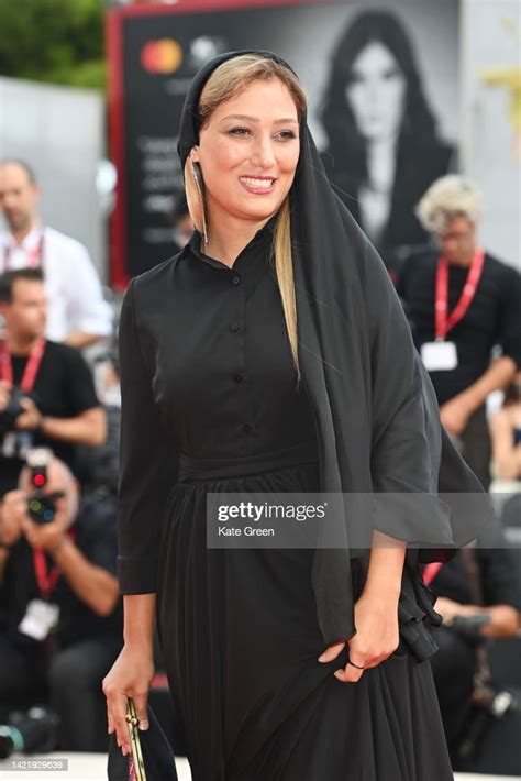 فرش قرمز فیلم شب، داخلی، دیوار در جشنواره ونیز نوید محمدزاده