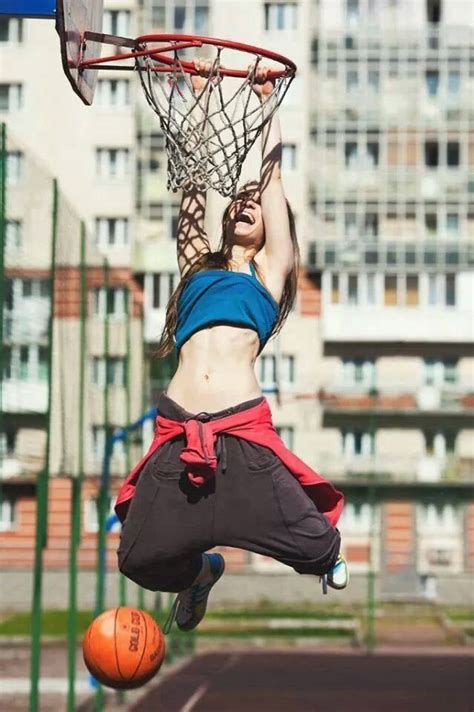 Сагсан бөмбөг н хөгжилтэй агшин Home