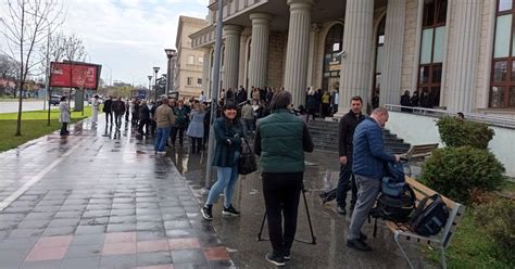 ОПОЗИЦИЈАТА СО 4 500 АМАНДМАНИ ГО СПРЕЧУВА ПОКАЧУВАЊЕТО НА ПЛАТИТЕ НА