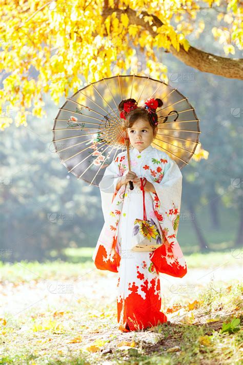 和服的小女孩