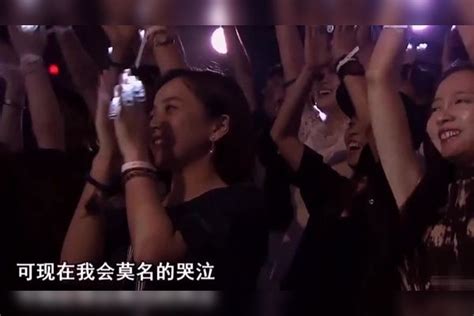 她自弹自唱《当我想你的时候》，开口惊艳了，连原唱汪峰都听呆了 原唱 汪峰 时候