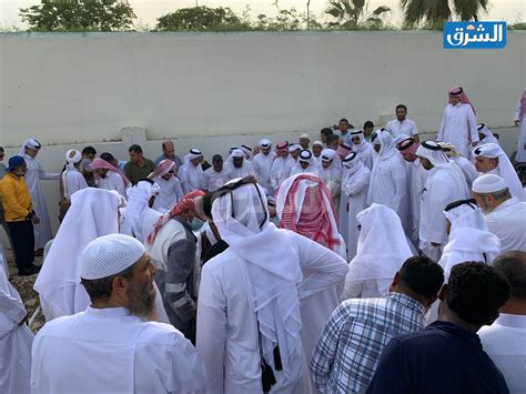 صحيفة الشرق قطر On Twitter صور الشرق جموع غفيرة تشارك في تشييع