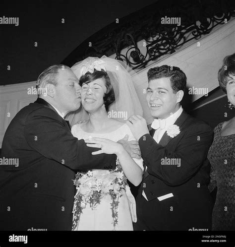 Concert Violinist Isaac Stern Kisses Toby Friedlander Bride Of Israeli