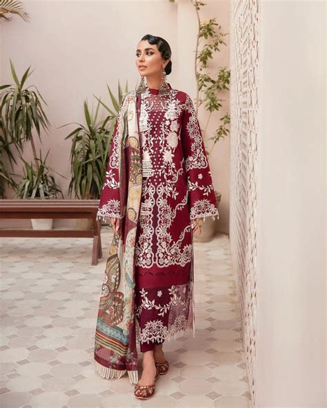 Pin By Arooj Ahmed On New Fashion Dresss Upscale Fashion Suits For