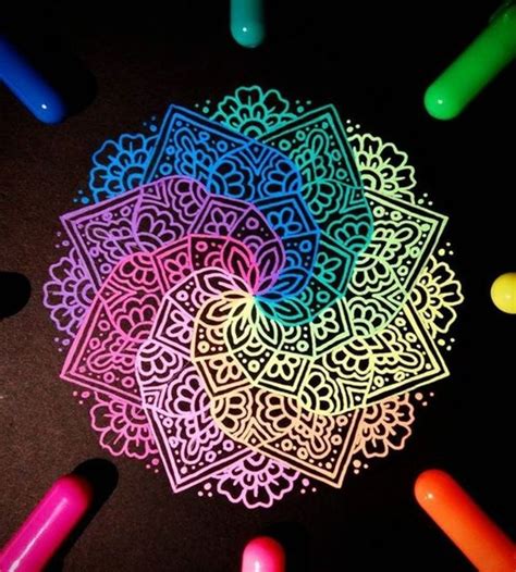 Comment Faire Une Rosace Crayons Couverture De Cahier Petit Mandala Feuilles Multicolore