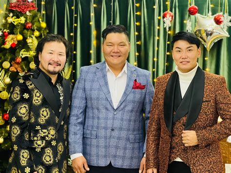 Дуулах гэж үнэхээр л шаглах юм даа төрцөх дуучин юмаа Дэлгэр найрын хоймор 🇲🇳МУГЖ дуучин Л