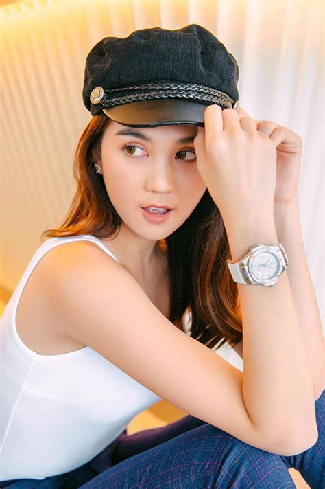 Ngọc Trinh Sexy Khoe Loạt Hàng Hiệu đắt Tiền Khiến Nhiều Người Mê Mệt