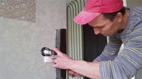 Как аккуратно и быстро подрезать внешний наружный угол на любых обоях