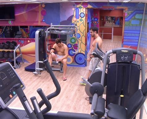 Bbb15 Cézar Fica Surpreso Ao Descobrir Relacionamento De Amanda E