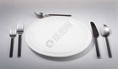 在白色背景上隔离的餐具和瓷器圆形刀叉盘子刀具高清图片下载 正版图片321795101 摄图网