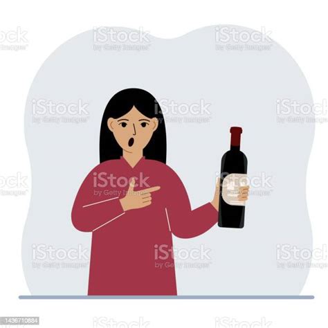 한 여자가 술이나 와인 한 병을 손에 쥐고 있습니다 심한 알코올 중독으로 고통받는 충격 여성 알코올 중독 남용 개념 놀라움에 대한 스톡 벡터 아트 및 기타 이미지 Istock