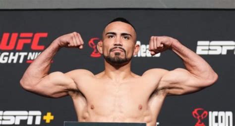Lutador diz que perdeu 20 de sangue corte na cabeça em disputa no UFC
