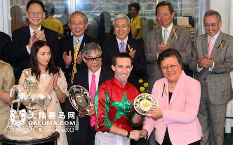 香港赛马三级赛皇太后纪念杯现场精彩图集 大陆赛马网