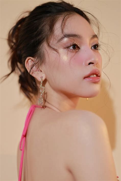 Nhan Sắc Trong Veo Của Tiểu Vy Trong Bộ ảnh Mới