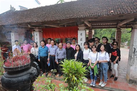 Đoàn Trường Thpt Phùng Khắc Khoan Đống Đa Dâng Hương Tại Nhà Thờ