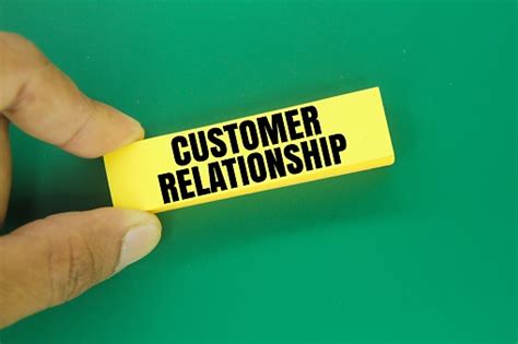 고객 관계라는 단어가 있는 색종이 기업이 고객 관계를 구축하고 유지하기 위해 사용하는 방법 전략 및 프로세스 가상현실에 대한 스톡 사진 및 기타 이미지 Istock