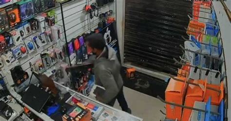 Ap S Arrombar Loja E Furtar Produtos Homem Preso Pela Pol Cia