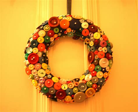 SwirlyThoughts Make Your Own Button Wreath