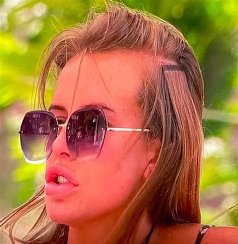 Love Island Viewers Cringe As They Spot Awkward Faye Hair Extension Blunder Daily Star