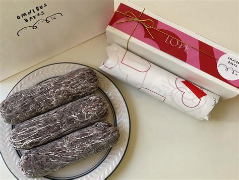 옴니버스 베이크 커스터드와 버터크림 베이스인 무슬린 크림은 특성상 냉장 보관 중에는 단단한 편입니다 냉장고에서 꺼내어 실온에 잠시 두었다 드시면 더욱 부드러운 크림과