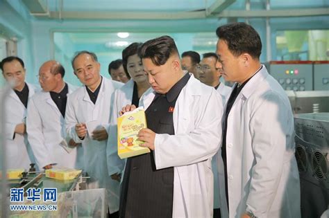 金正恩视察平壤儿童食品厂组图 3
