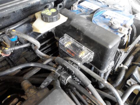 Колба для предохранителя и змейка — Mazda 3 (1G) BK, 2 л, 2007 года ...