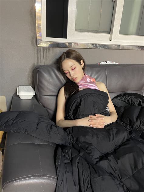 허영지 on Twitter 나 진짜 잘거야 빵나잇 포토바이 쪙 https t co wnbQKXx5tT Twitter