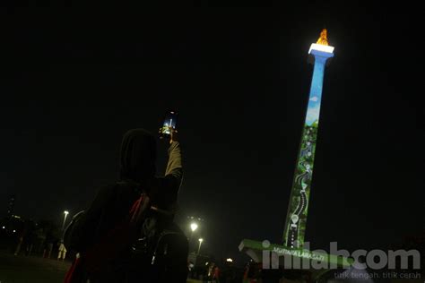 Foto Melihat Atraksi Video Mapping Di Monas