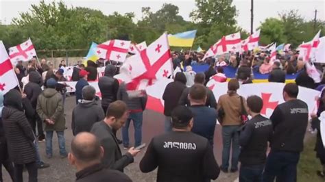 სააკაშვილის მხარდამჭერებმა რუსთავის ციხესთან აქცია გამართეს Netgazeti • მიხეილ სააკაშვილი