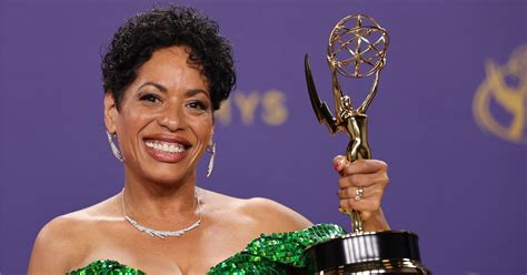 Emmys 2024 El Mensaje A Las Latinas De Liza Colón Zayas Tras Su
