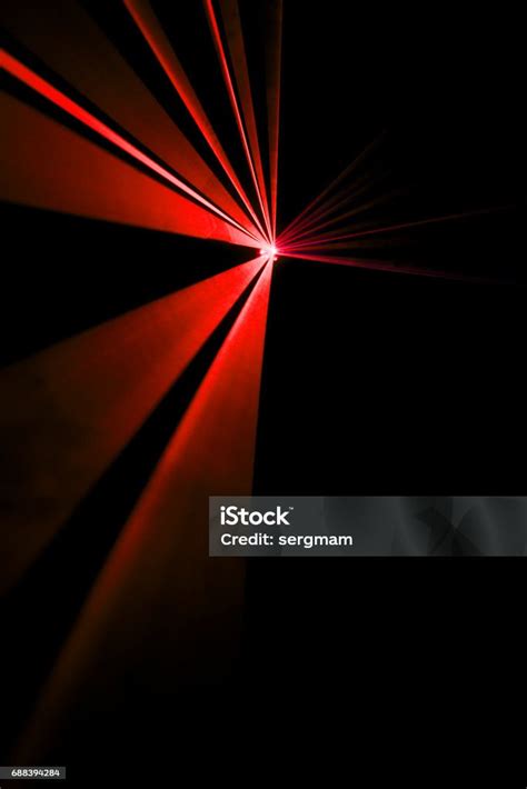 빨간색 레이저 빔 광선에 대한 스톡 벡터 아트 및 기타 이미지 광선 나이트클럽 디자인 Istock