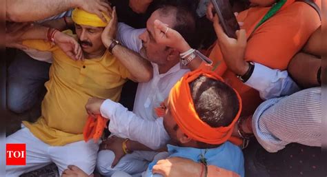 Manoj Tiwari Bjp Mp Manoj Tiwari Injured During Protest Against Chhath