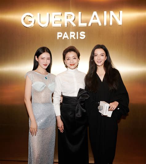 上海知名女主持刘彦池出席活动与杨澜张天爱合照气场一点不输她们 哔哩哔哩