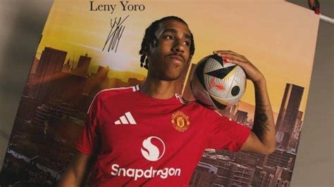 Tawaran Kontrak Manchester United Lebih Tinggi Bikin Leny Yoro Tolak