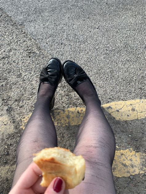 Pin By Santos On Flats Nylons And Pantyhose Loafer Outfits Ballerina Shoes Flats