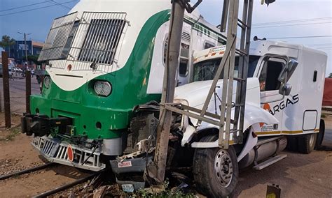 Embate Entre Comboio E Camião Em Boane Causa Danos Avultados O País A Verdade Como Notícia